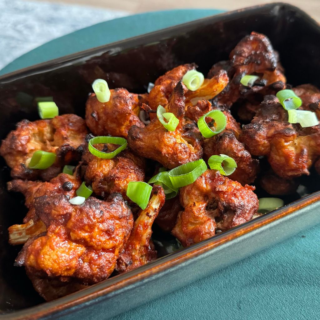 Spicy bloemkool wings uit de airfryer